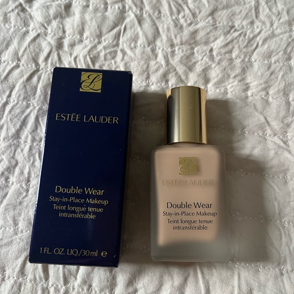 Estee Lauder | Makeup | Este Lauder Double Wear Wear Stay In Place ...